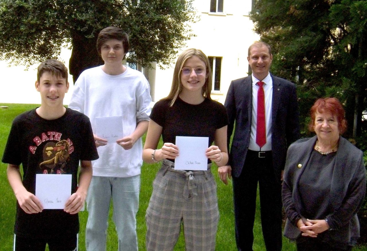 Premiazione dei migliori studenti delle Scuole Medie dell’Istituto Sant ...